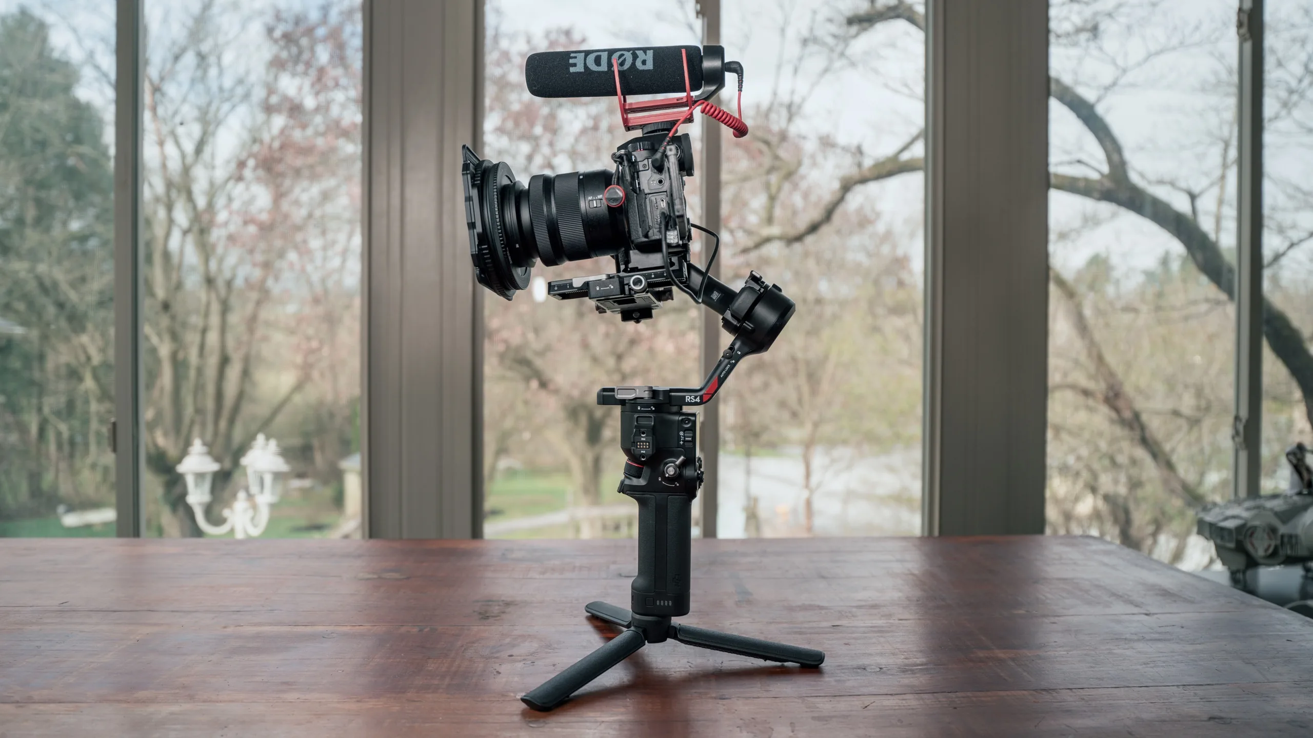 DJI RS 4 Review 2025: The Mid-Tier Sweet Spot for Mirrorless Creators